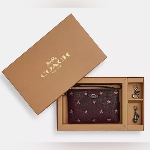 Coach | Bags | Nwt Boxed Corner Zip Pebbled Leather Wristlet With Star ...